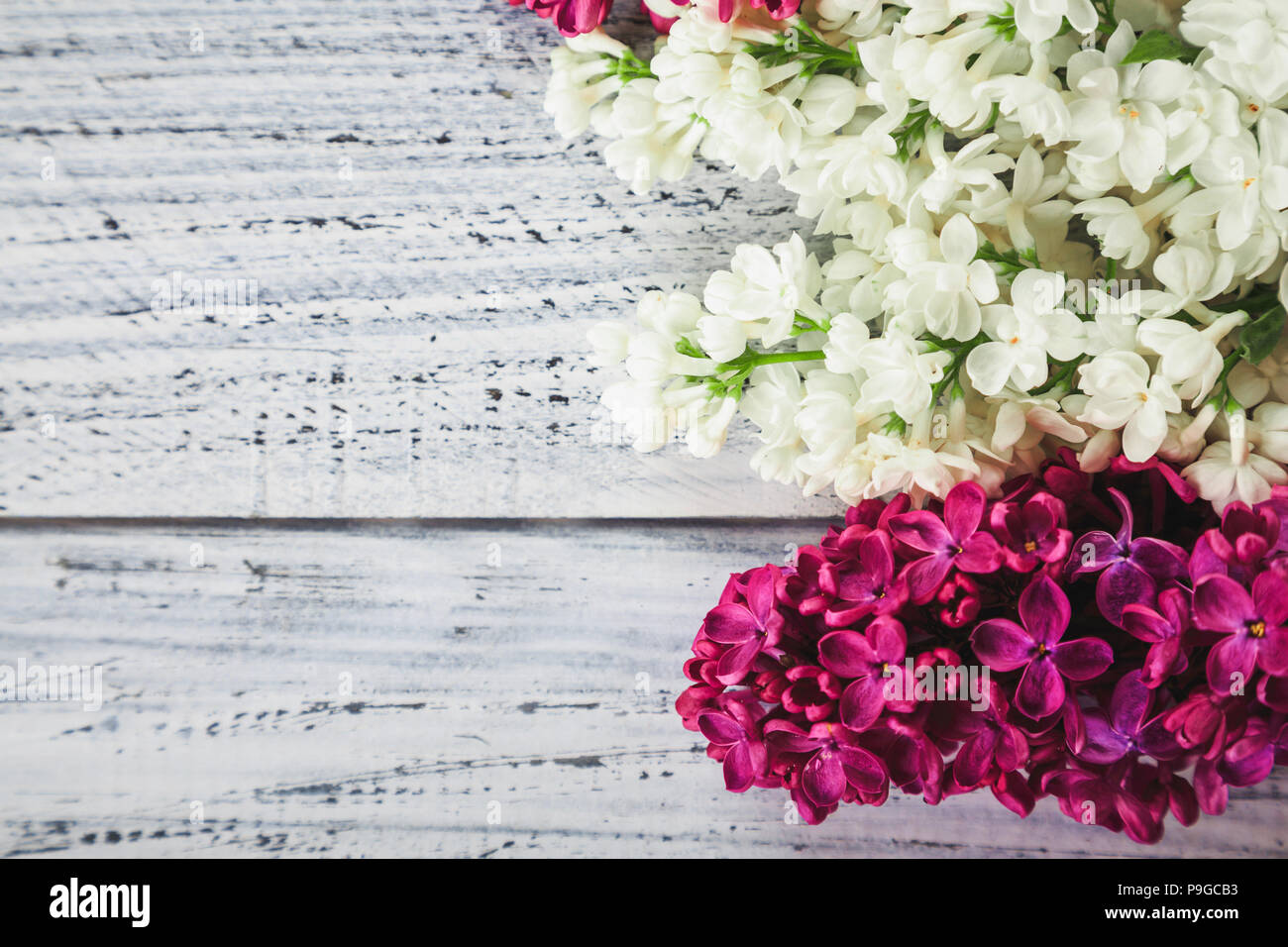 Fresh lilac flowers on the wooden vintage background Stock Photo - Alamy