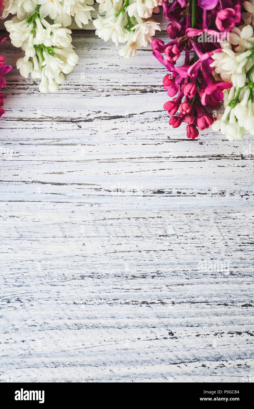 Fresh lilac flowers on the wooden vintage background Stock Photo - Alamy