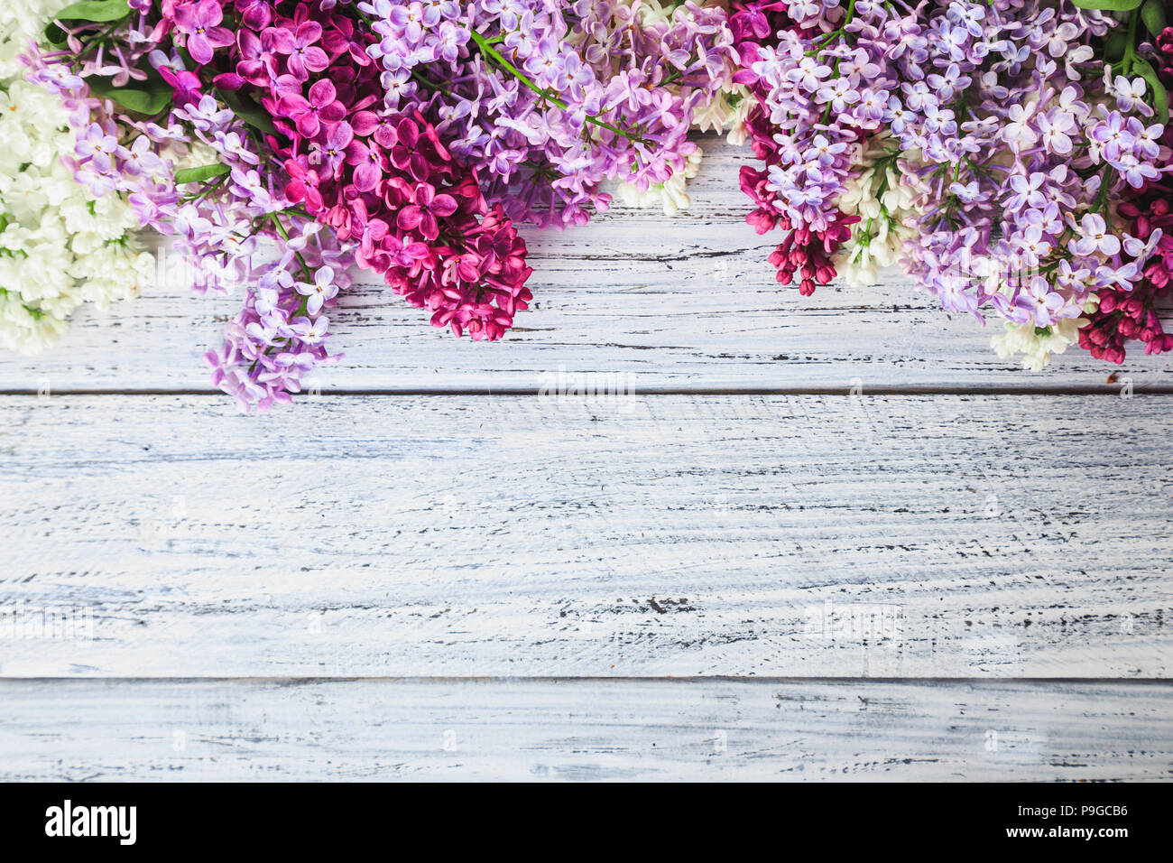 Fresh lilac flowers on the wooden vintage background Stock Photo - Alamy