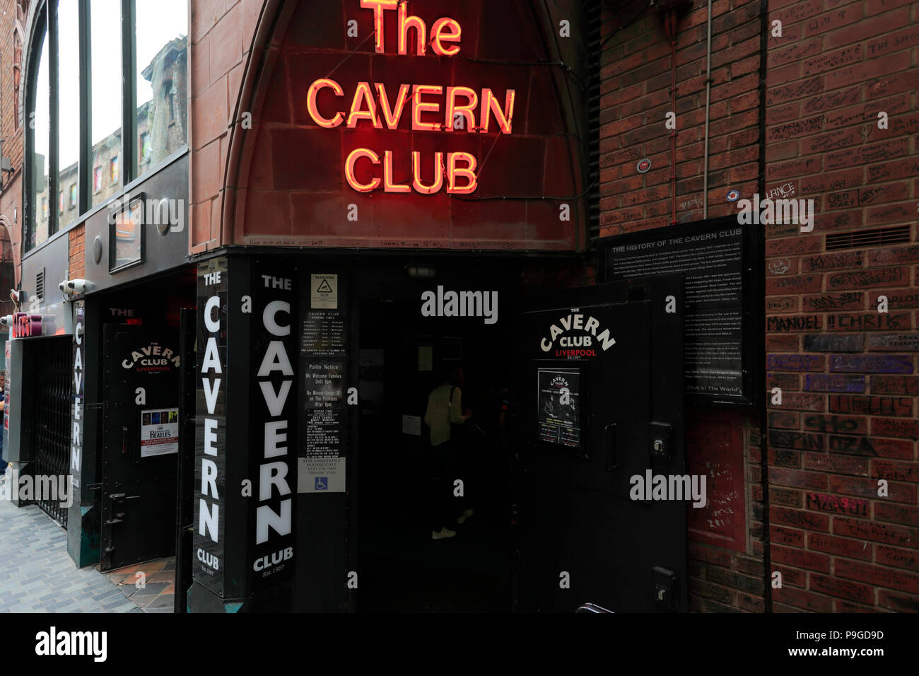 Liverpool music venues hi-res stock photography and images - Alamy