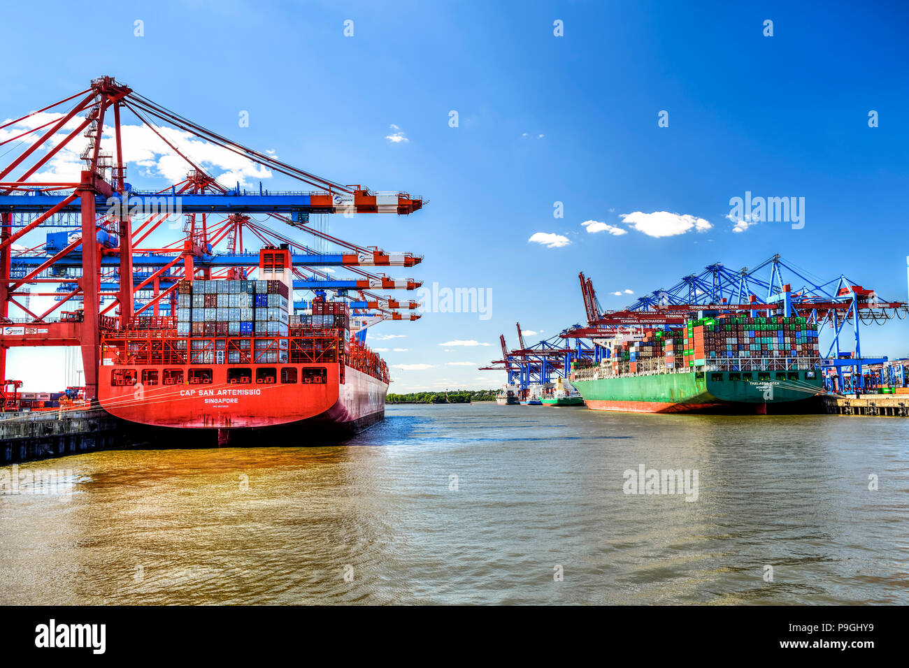Loading container ships in the port of hamburg burchardkai hi-res stock ...