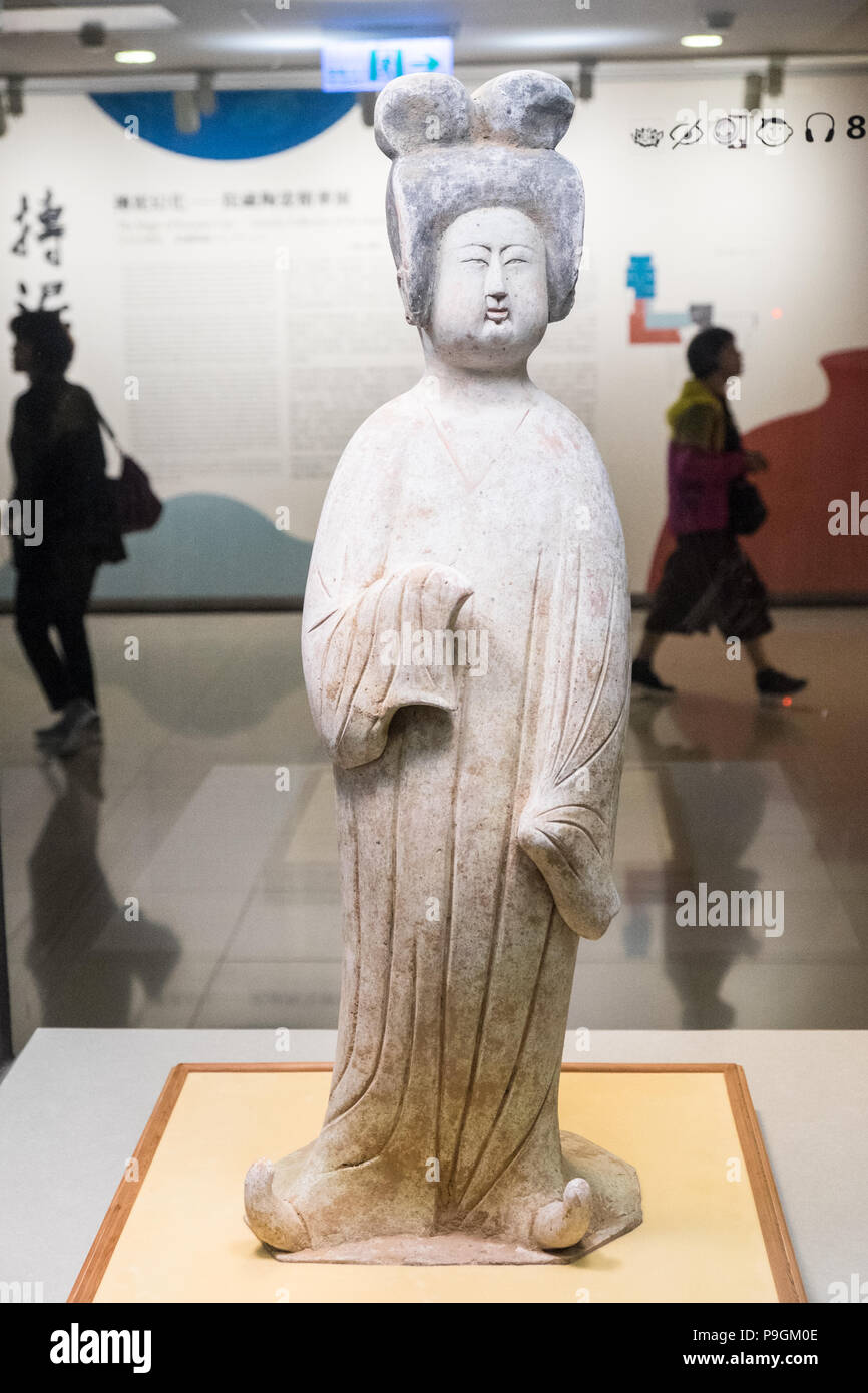 National palace museum taipei interior hi-res stock photography and ...