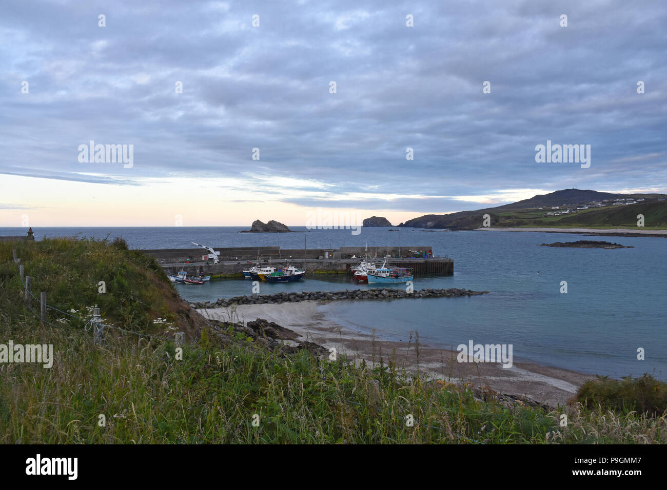 Donegal harbour hi-res stock photography and images - Alamy