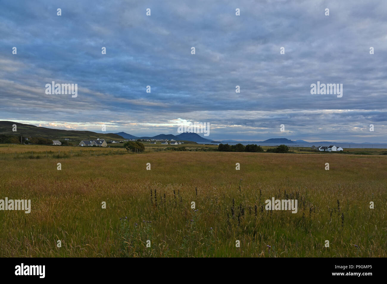 Grass sunset clouds hi-res stock photography and images - Alamy