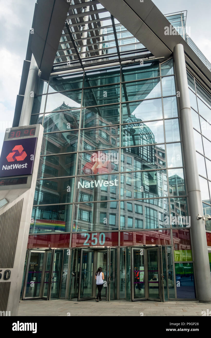 250 Bishopsgate, the flagship office of NatWet Bank in London ...