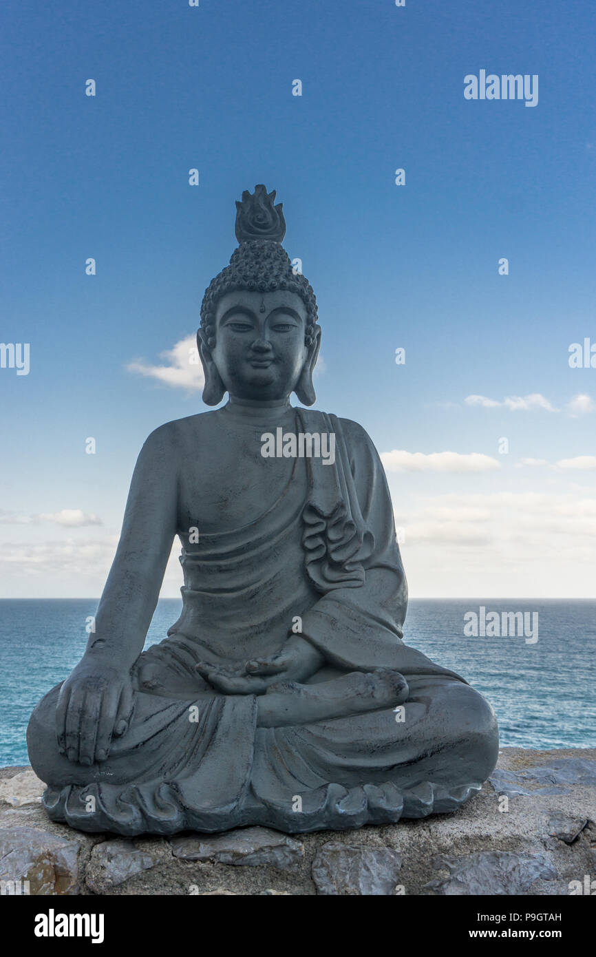Buddhist statue pakistan hi-res stock photography and images - Alamy