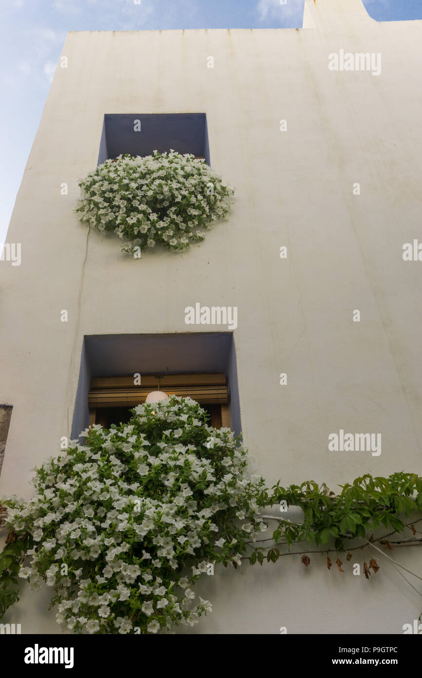 front view of modern building Stock Photo - Alamy