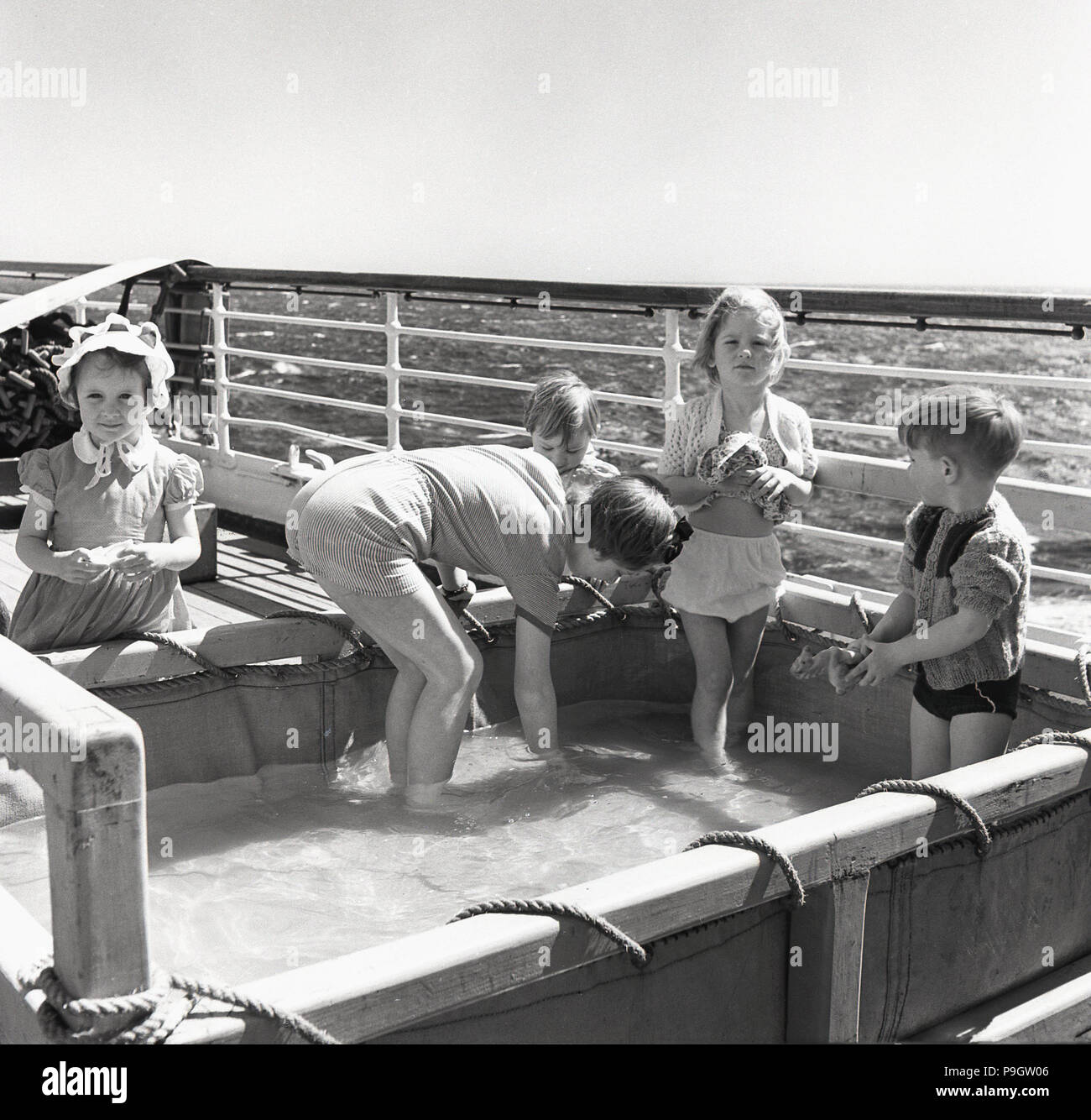 Playing pool, 1950s hi-res stock photography and images - Alamy