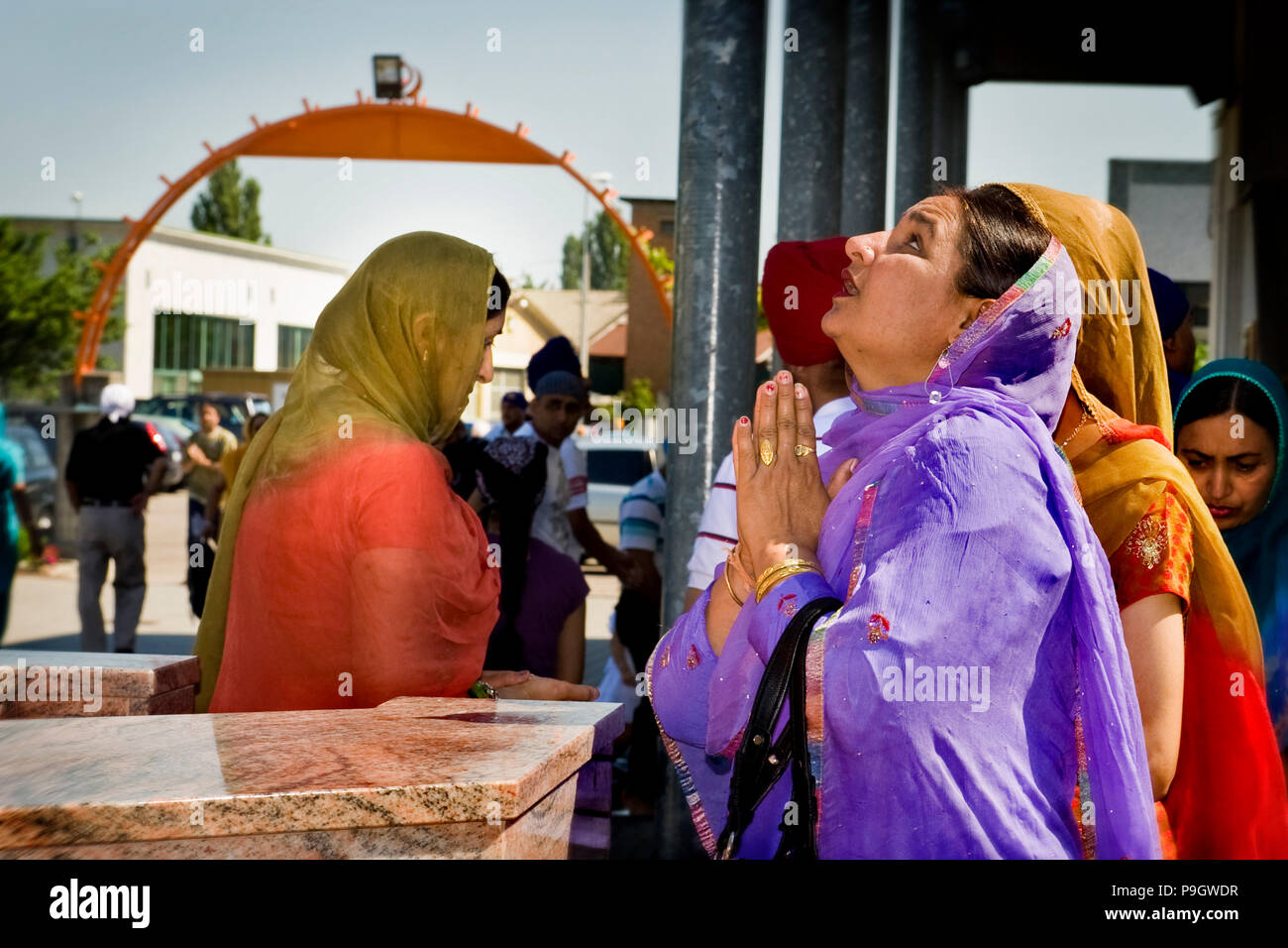Adoration of the gurdwara flag hi-res stock photography and images - Alamy
