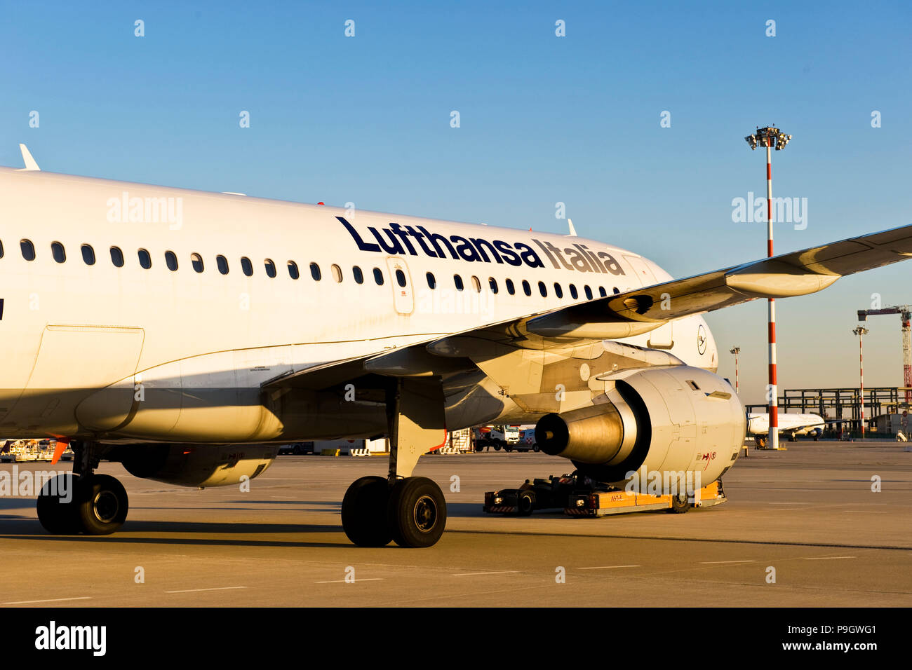 Lufthansa italia hi-res stock photography and images - Alamy