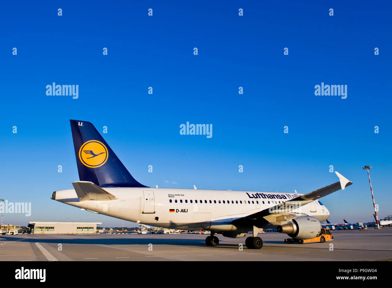 Lufthansa italia hi-res stock photography and images - Alamy