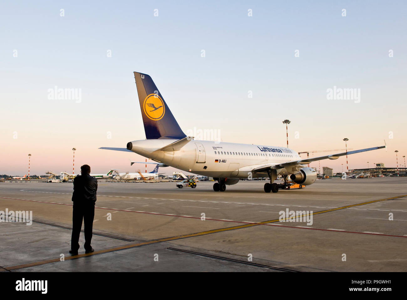 Lufthansa italia hi-res stock photography and images - Alamy