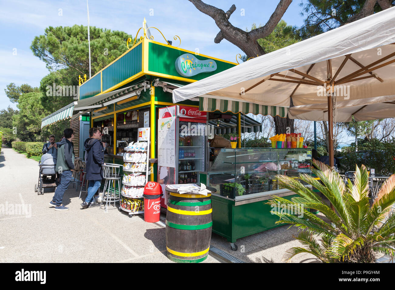 Popular kiosk hi-res stock photography and images - Alamy