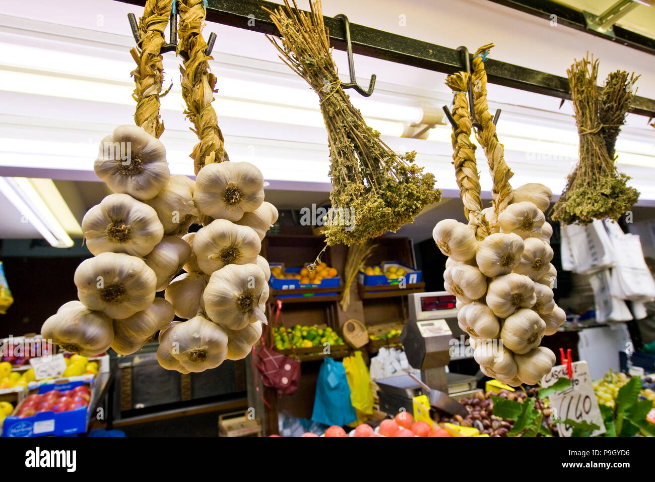 Garlic,Fruits and vegetable market Stock Photo - Alamy