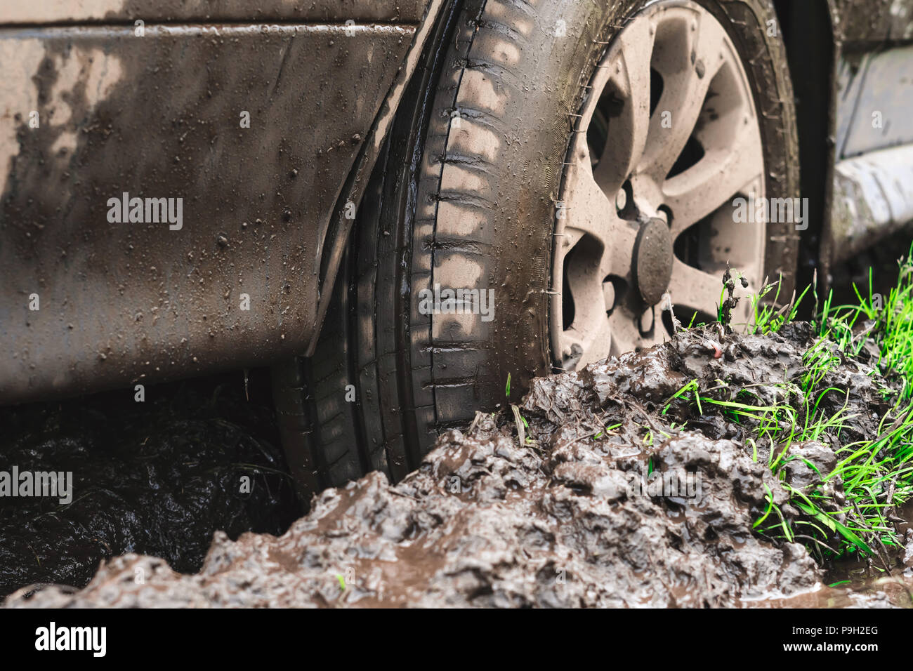 Truck Stuck In Mud Stock Photos & Truck Stuck In Mud Stock Images - Alamy