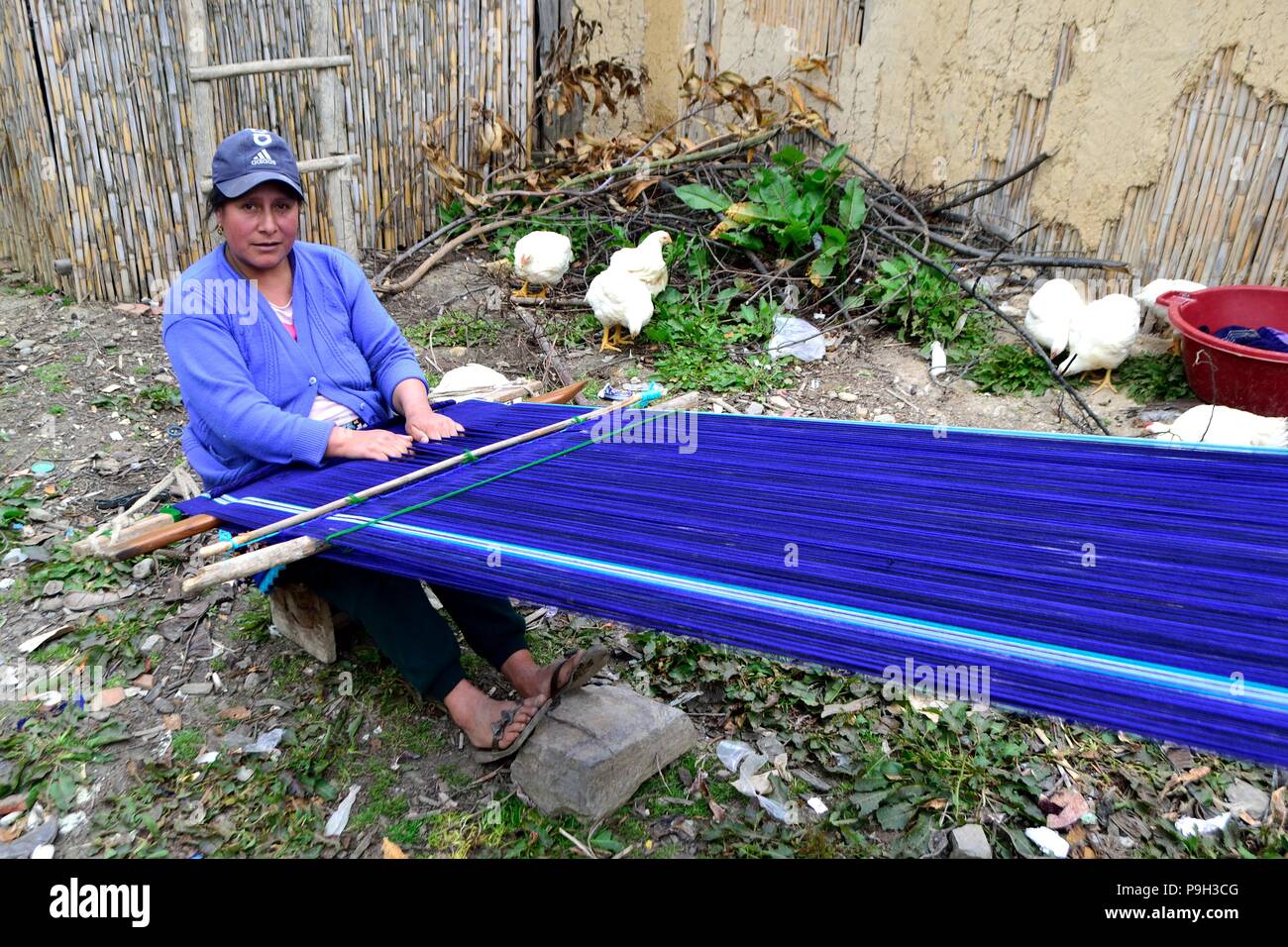 Making poncho - Hand loom in SALALA " Las Huaringas " - HUANCABAMBA ...