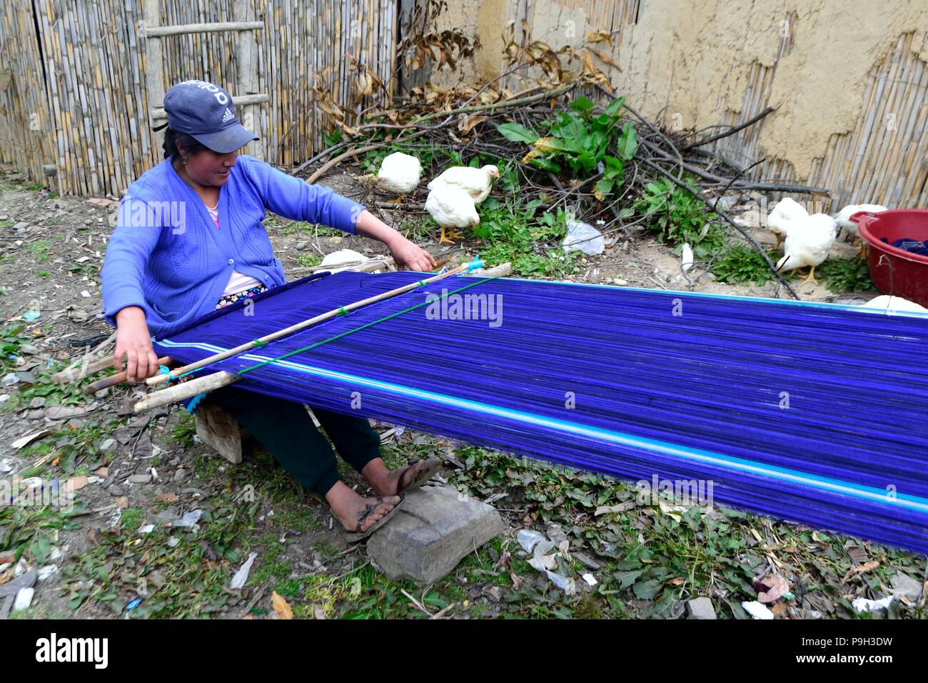 Making poncho - Hand loom in SALALA " Las Huaringas " - HUANCABAMBA ...