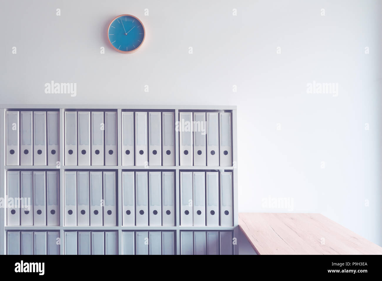 Office clock hi-res stock photography and images - Alamy