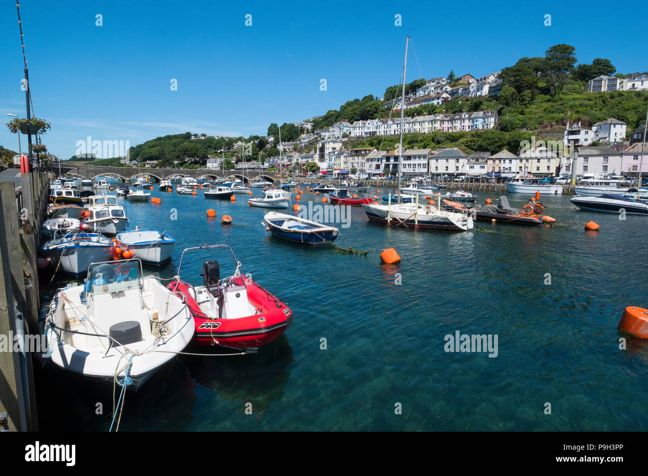 Boats moored in the harbour at the fishing port of Looe, Cornwall ...