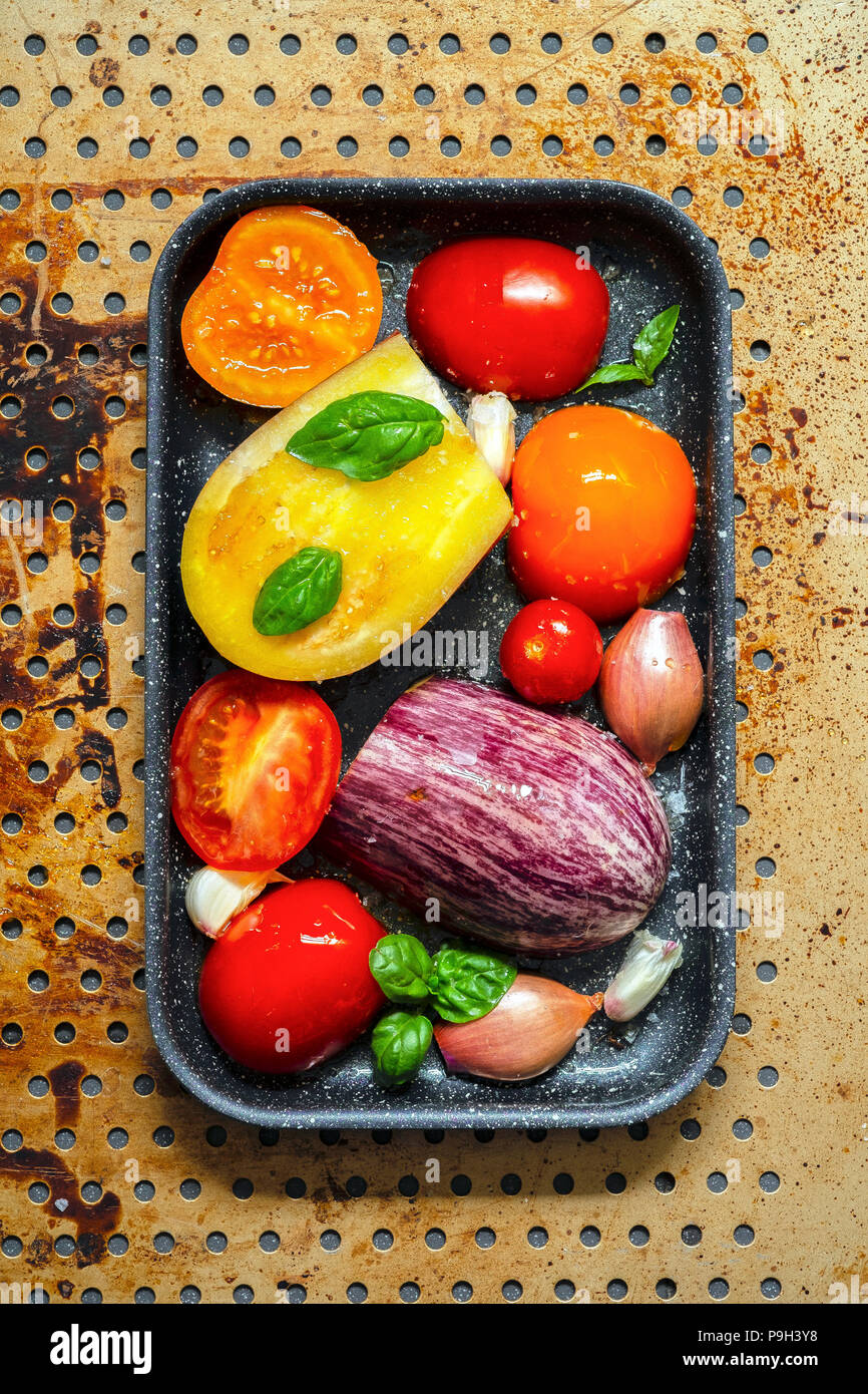 Tray of roast vegetables hi-res stock photography and images - Alamy