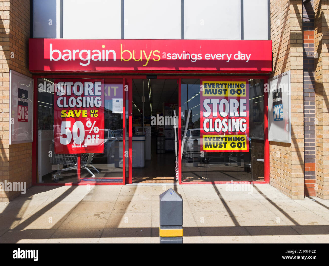 Bargainbuys chain of discount stores to close Stock Photo - Alamy