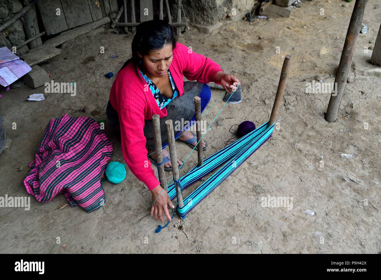 Making poncho - Hand loom in SALALA " Las Huaringas " - HUANCABAMBA ...