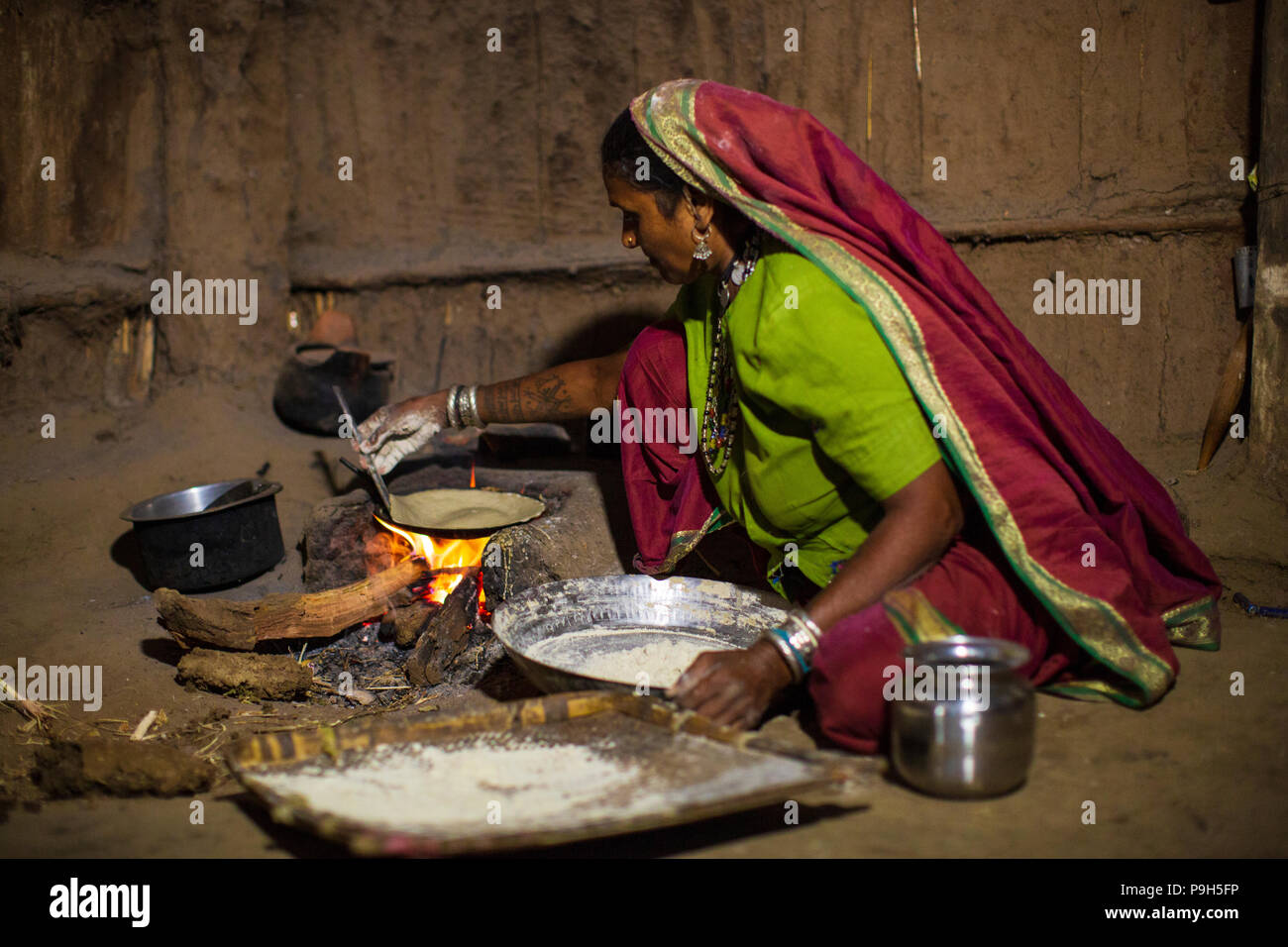 Chappattis hi-res stock photography and images - Alamy