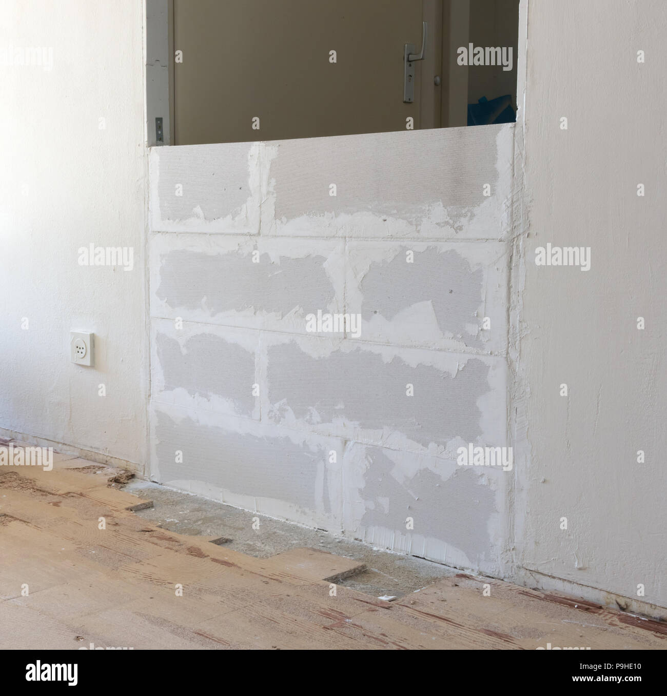 Building a small wall with lightweight concrete blocks - Do it yourself ...