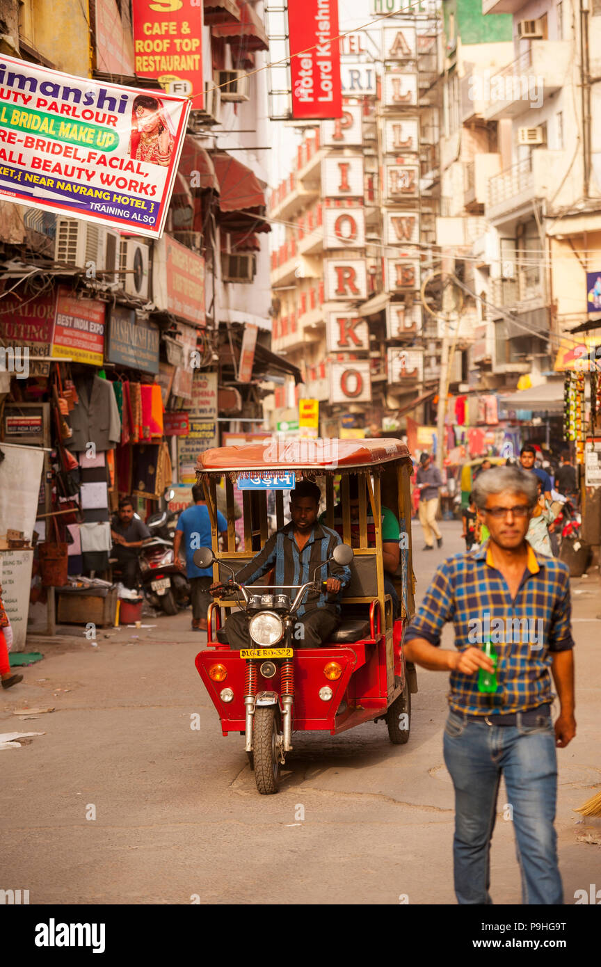 Street scene at Main Bazar Pahar Ganj, New Delhi, India Stock Photo - Alamy