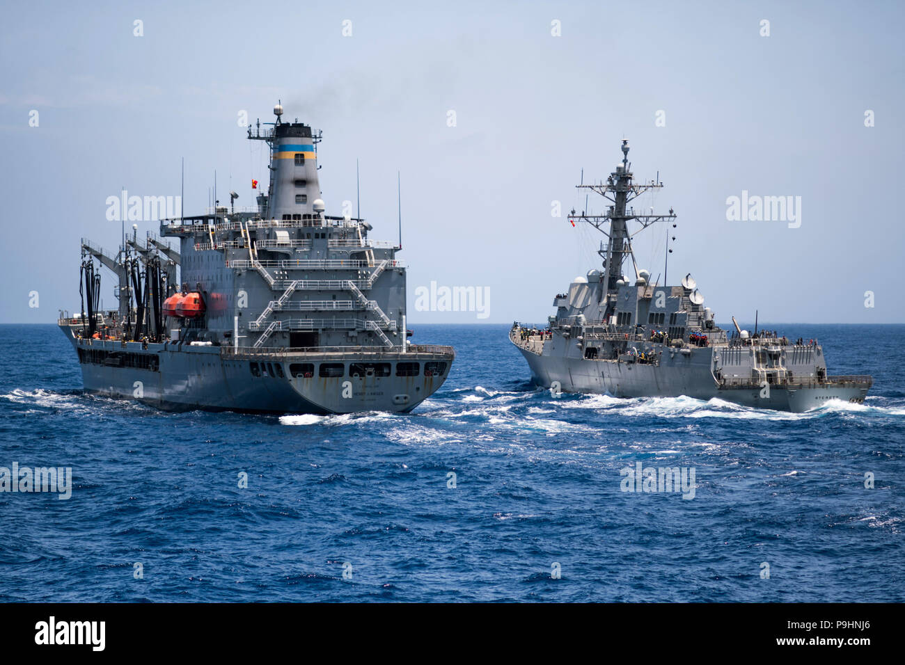 Uss sterett ddg 104 hi-res stock photography and images - Alamy