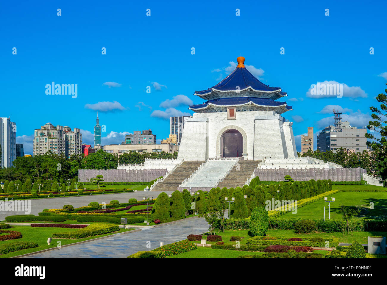 Gate to memorial hall park in taipei hi-res stock photography and ...