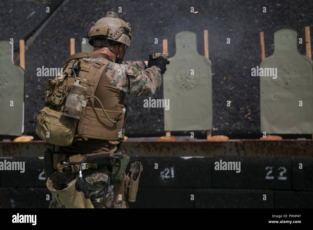 A reconnaissance Marine with the 31st Marine Expeditionary Unit’s Force ...