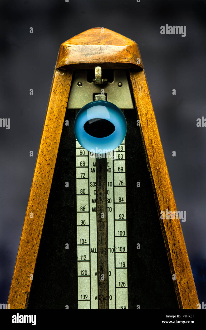 Metronome symbol hi-res stock photography and images - Alamy