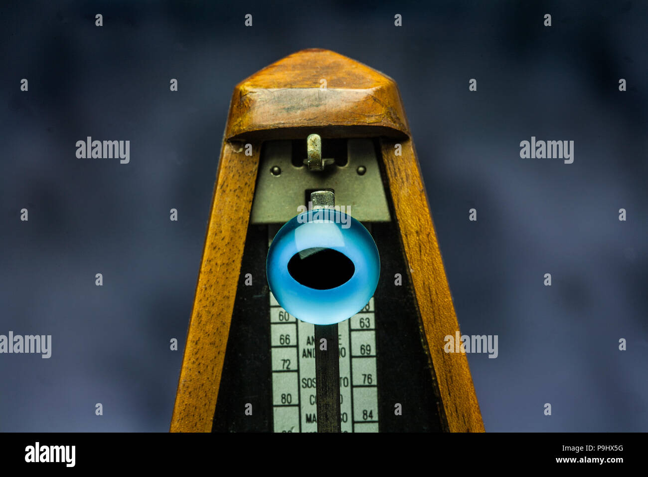 Metronome symbol hi-res stock photography and images - Alamy