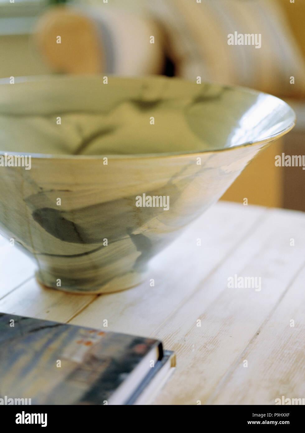 Close-up of hand crafted pottery bowl Stock Photo - Alamy