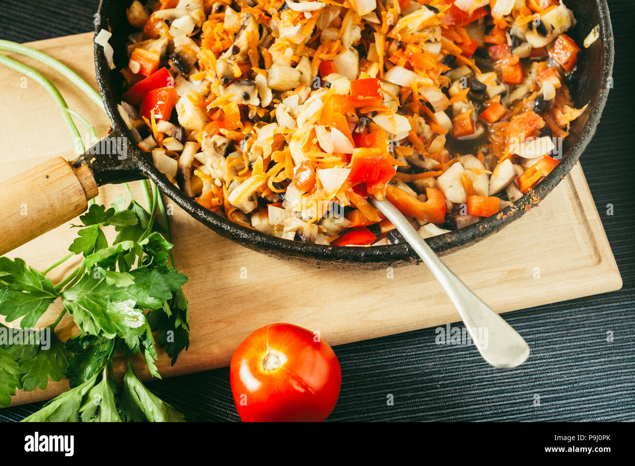 Leaf vegetables in frying hi-res stock photography and images - Alamy