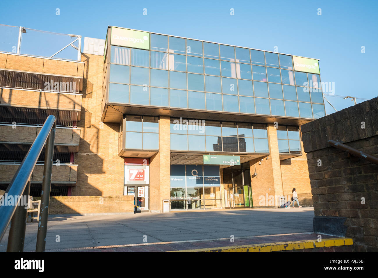 Queensgate hi-res stock photography and images - Alamy