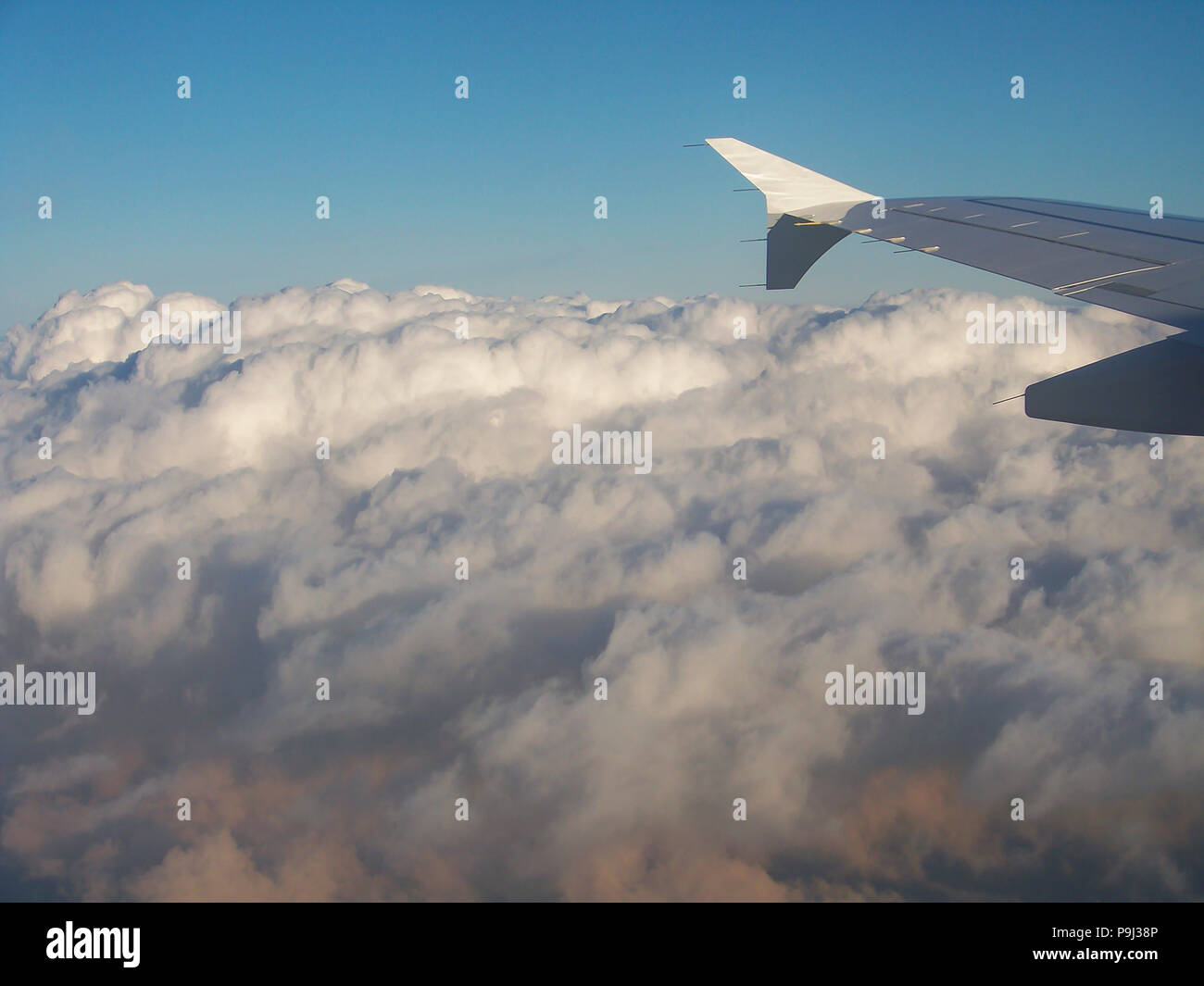 Jet plane over takeoff hi-res stock photography and images - Alamy