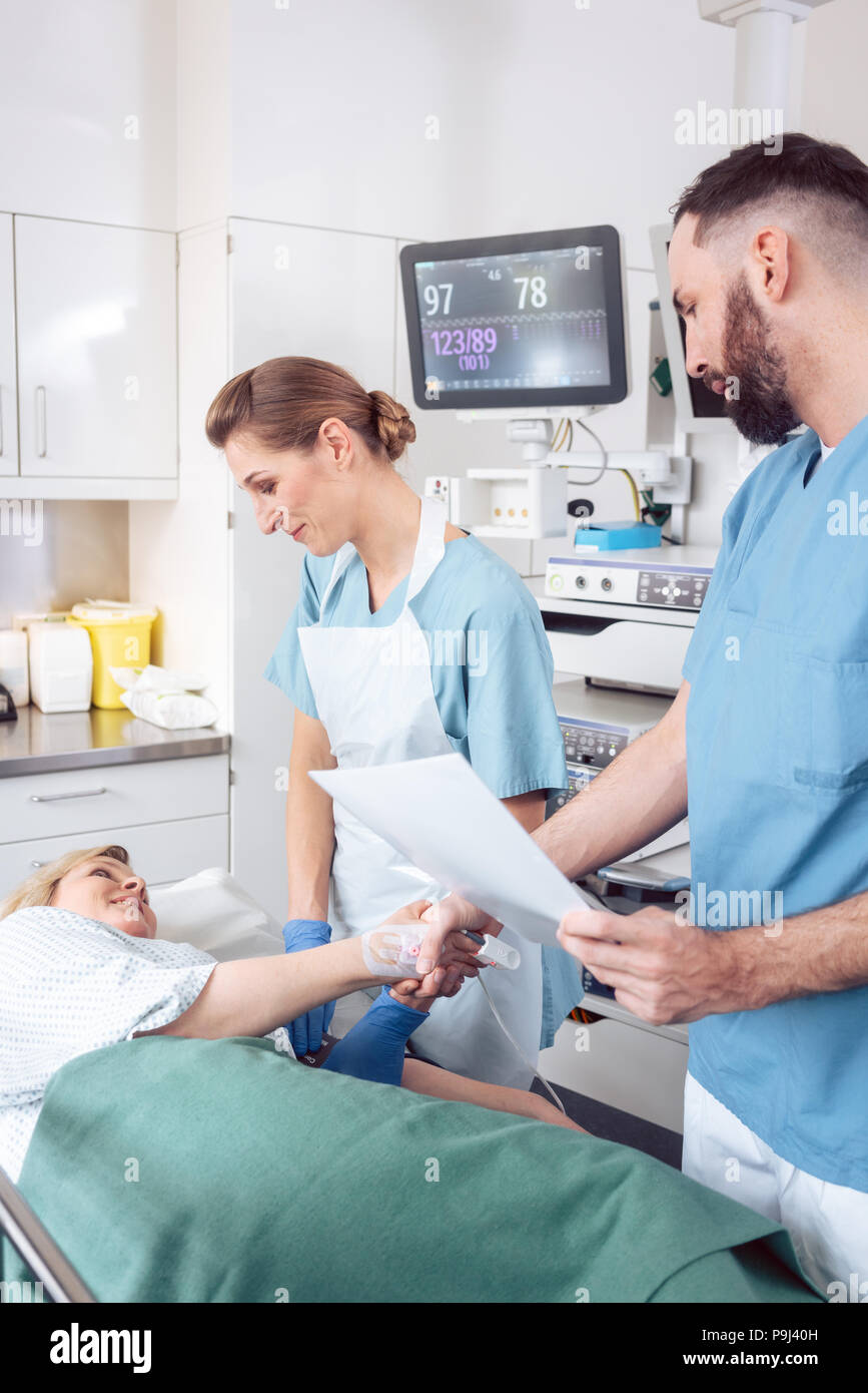 Doctor greeting patient before starting treatment Stock Photo - Alamy