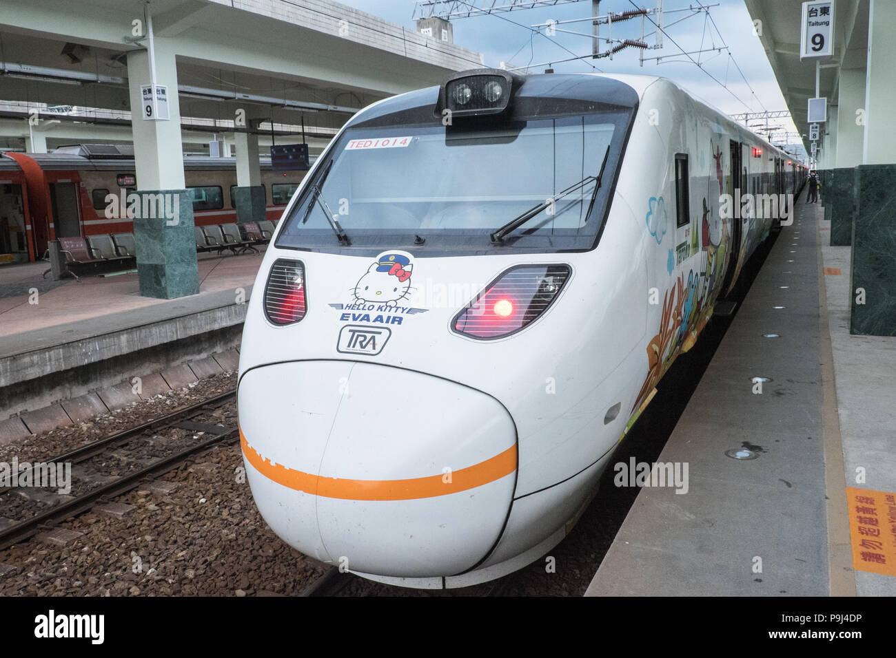 Hello Kitty,cat,design,Taroko,Express,train,livery,Eva Air,sponsored ...
