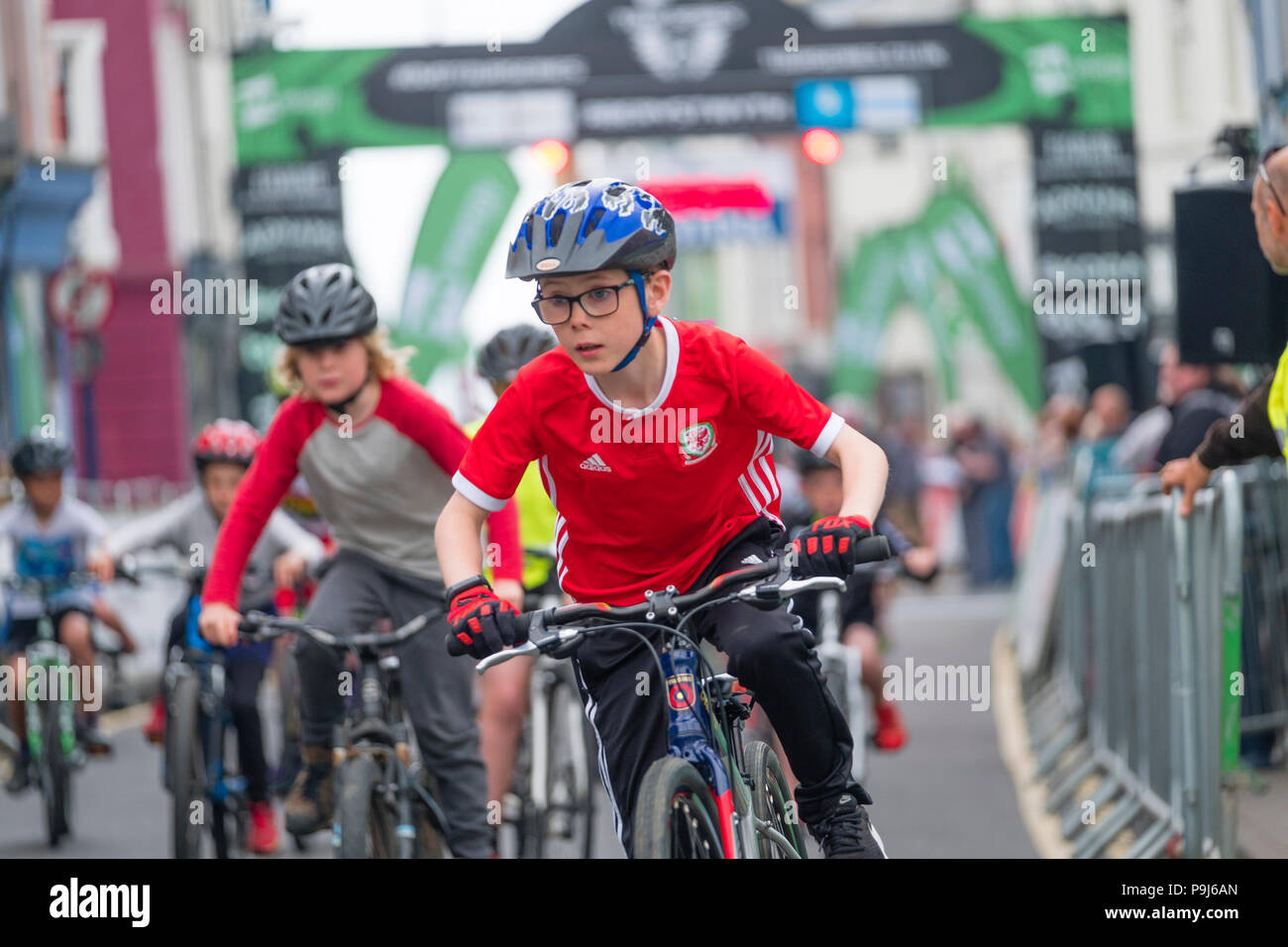 Cycling in the UK: Children and young people competing in a series of ...