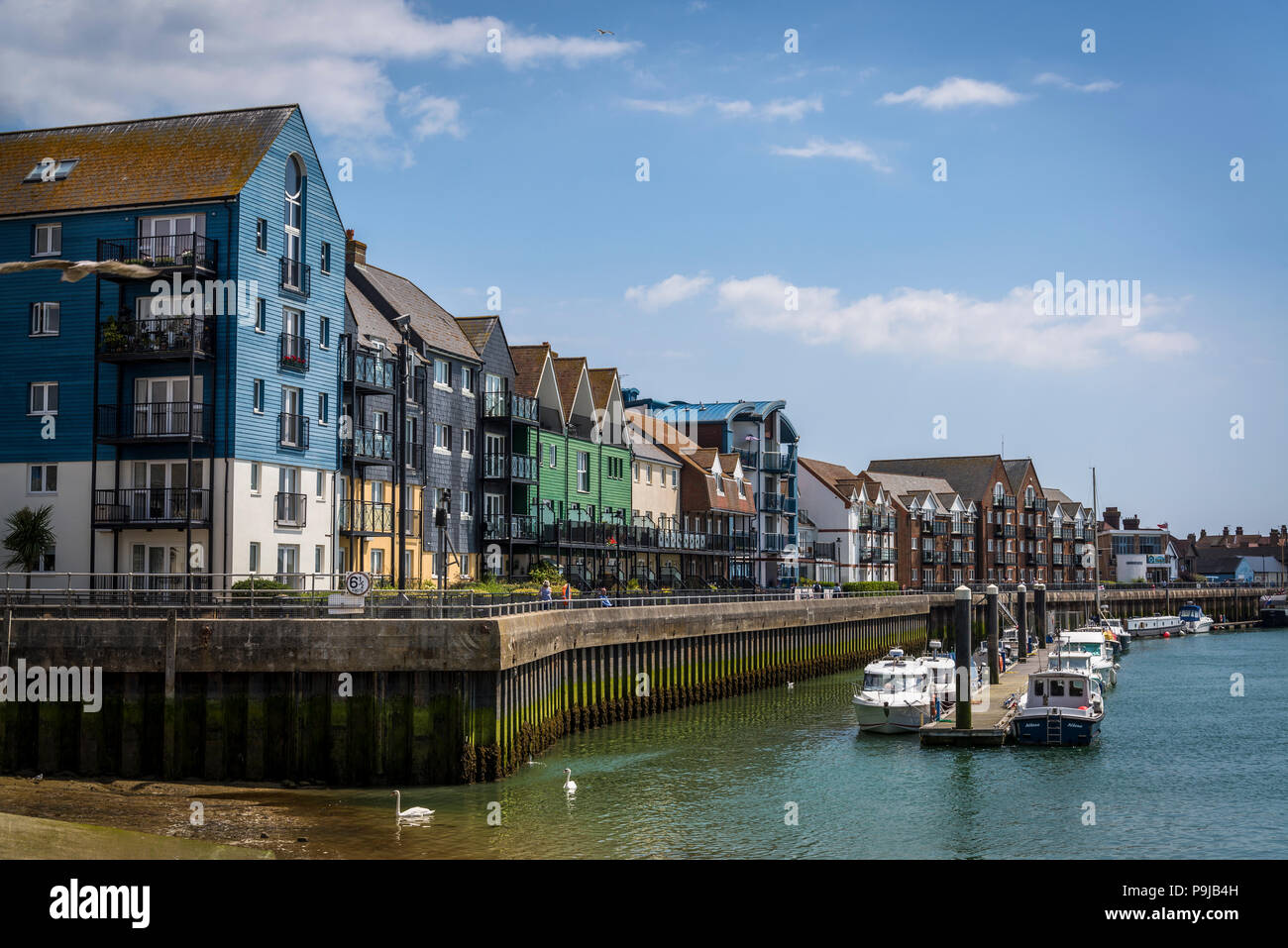 Littlehampton Harbour along the River Arun, Littlehampton, West Sussex ...