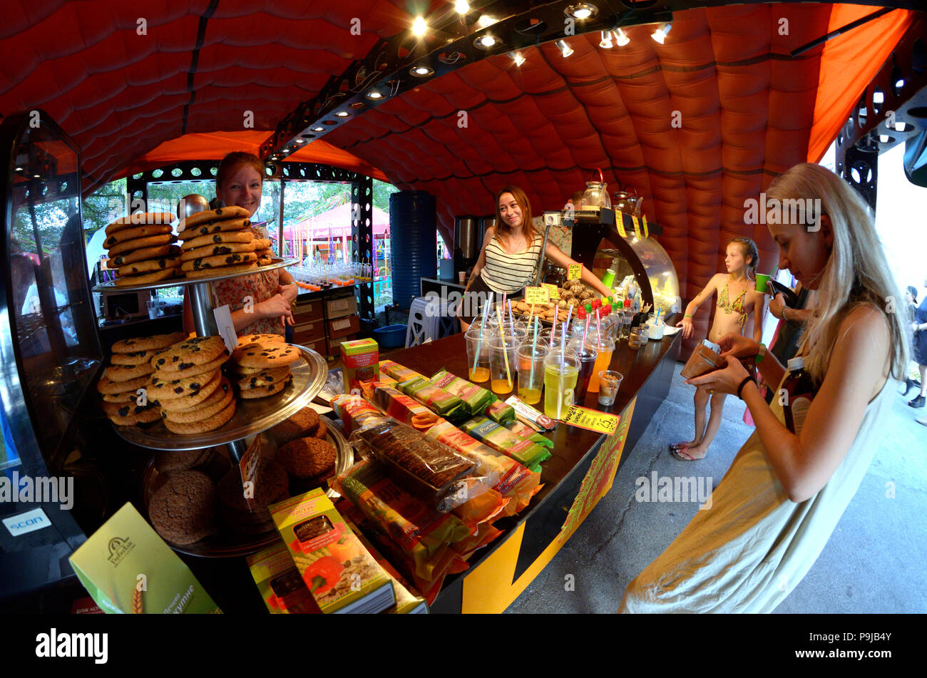 Customer waiting at counter hi-res stock photography and images - Alamy