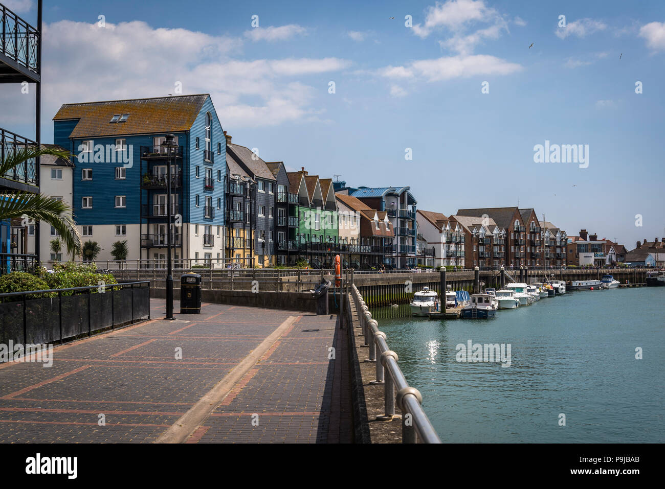 Littlehampton Harbour along the River Arun, Littlehampton, West Sussex ...