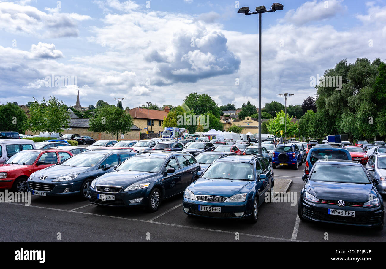 Frome central car park and market day stalls taken in Frome, Somerset ...