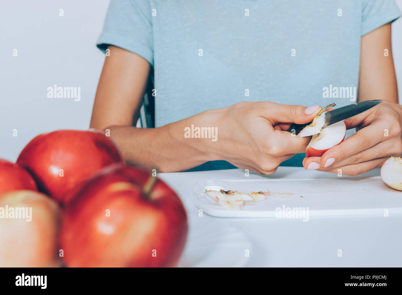 Woman core an apple hi-res stock photography and images - Alamy