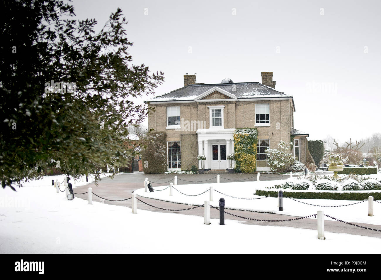 Very frozen house hi-res stock photography and images - Alamy