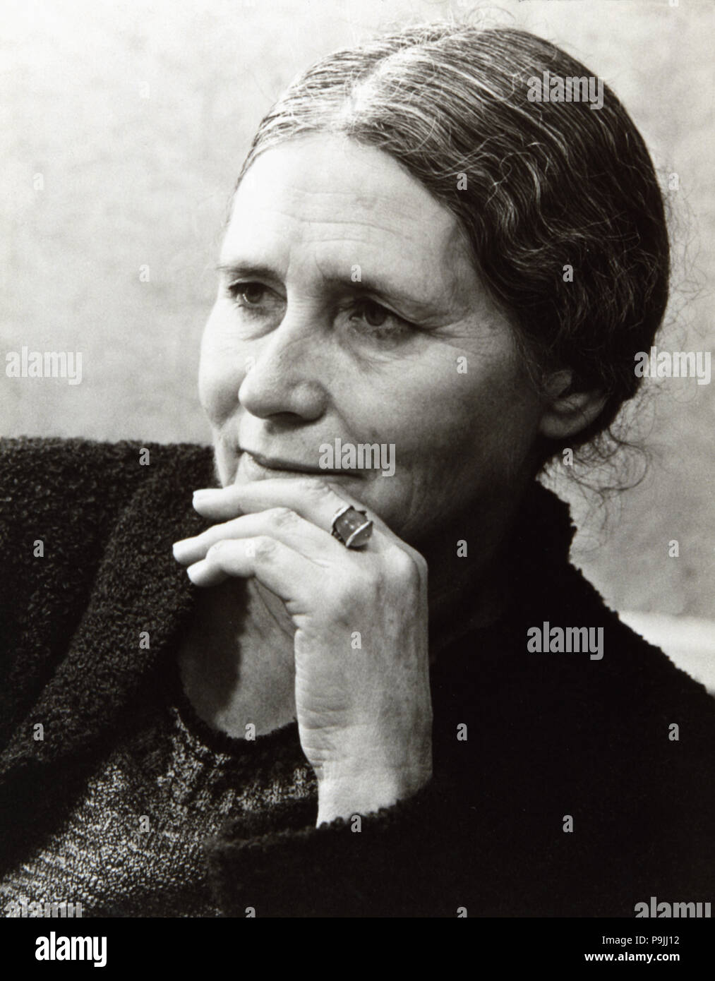 Doris lessing hi-res stock photography and images - Alamy