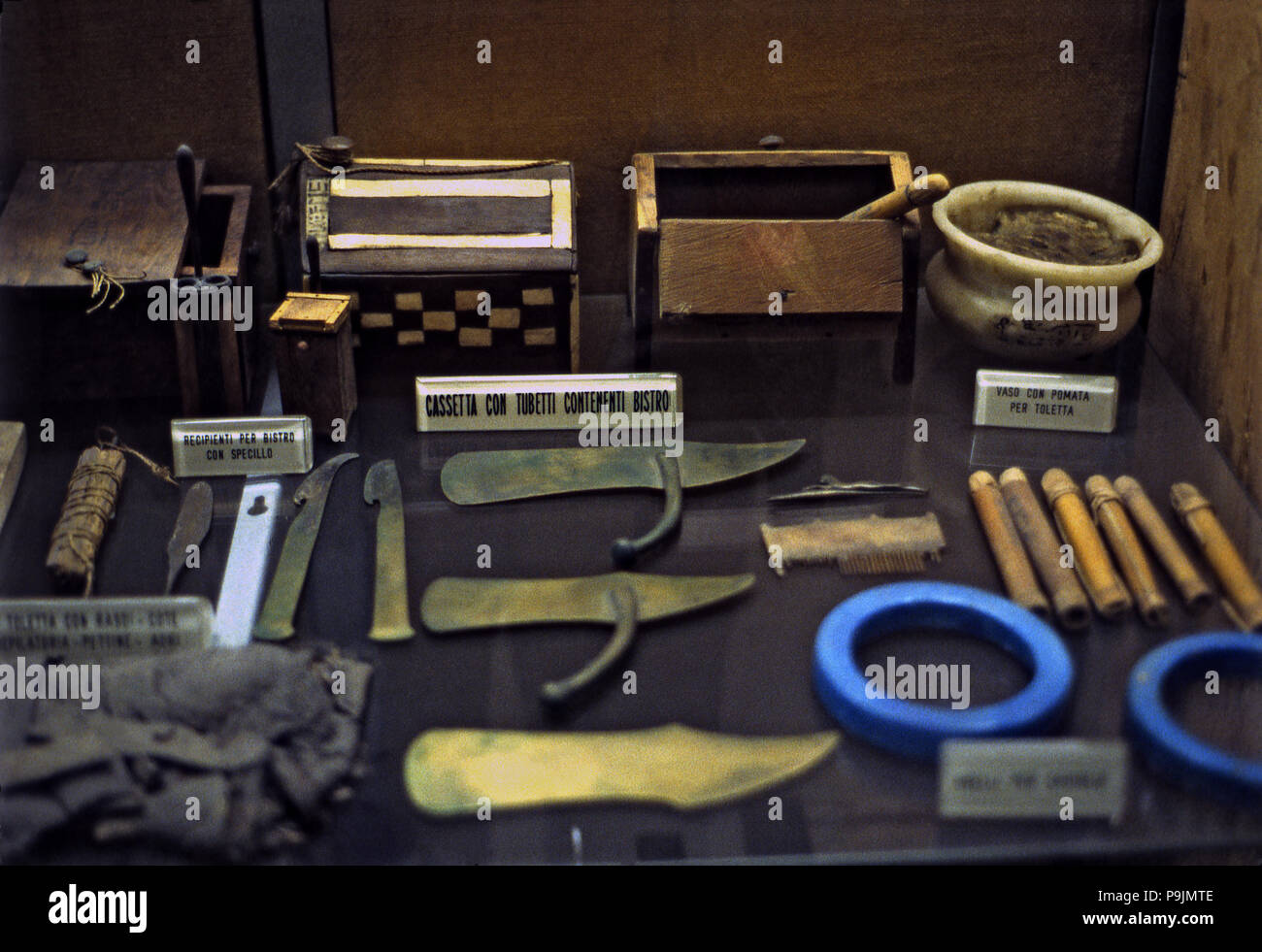 Various toilet items from the tomb of Kha (Deir el Medina, 1400 b.C ...