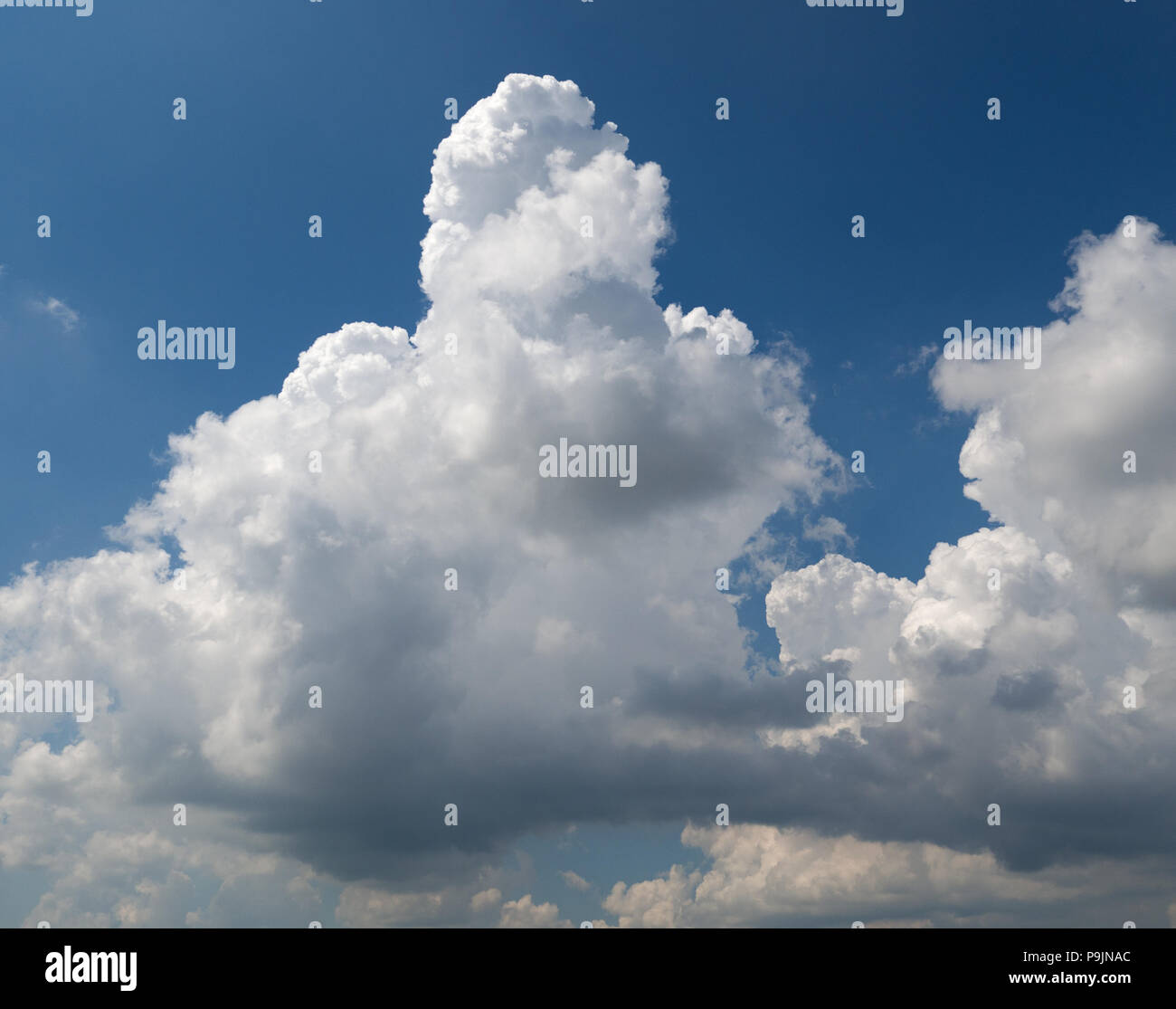 Cumulus Cloud Background Stock Photo - Alamy